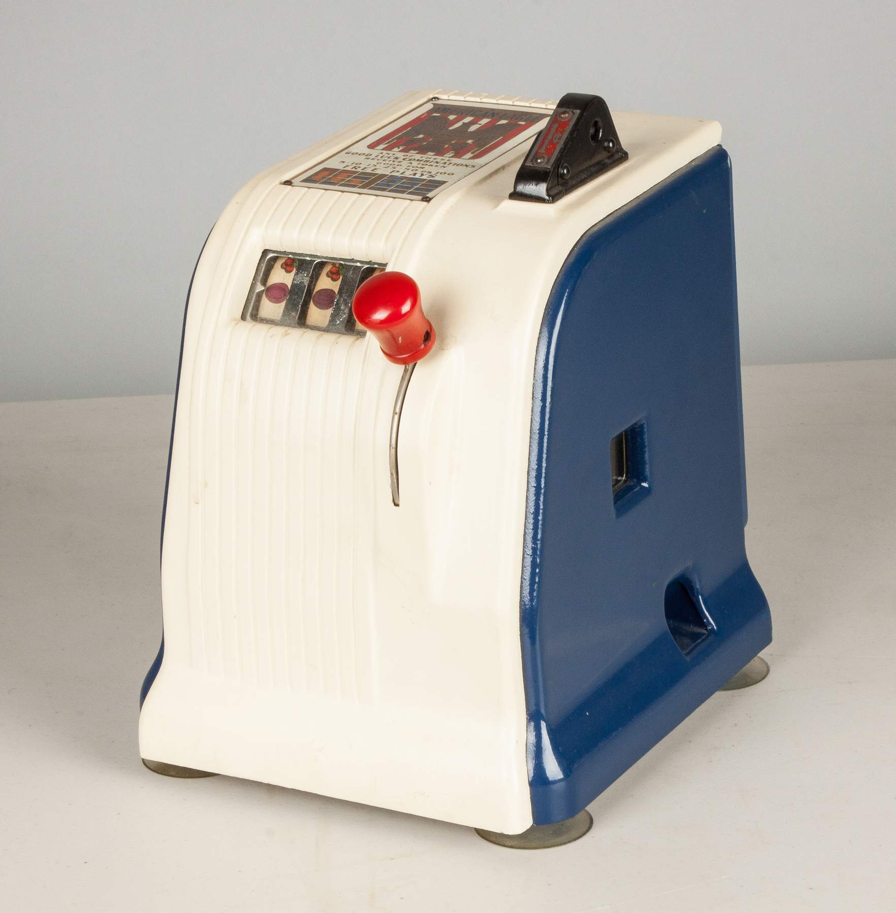Daval American Eagle One Cent Slot Machine | Cottone Auctions