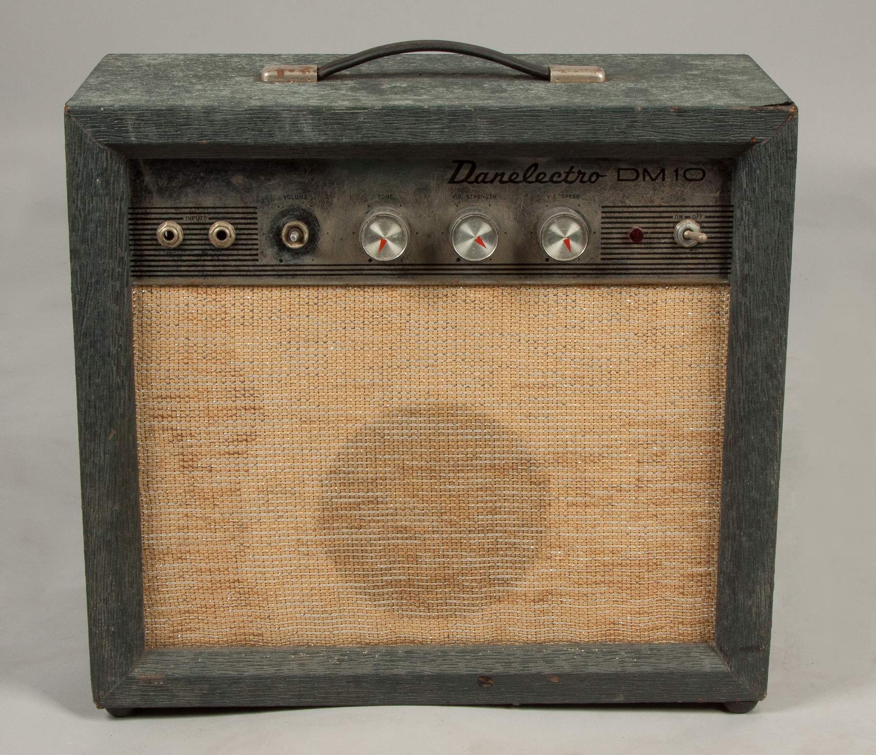 Danelectro DM10 | Cottone Auctions