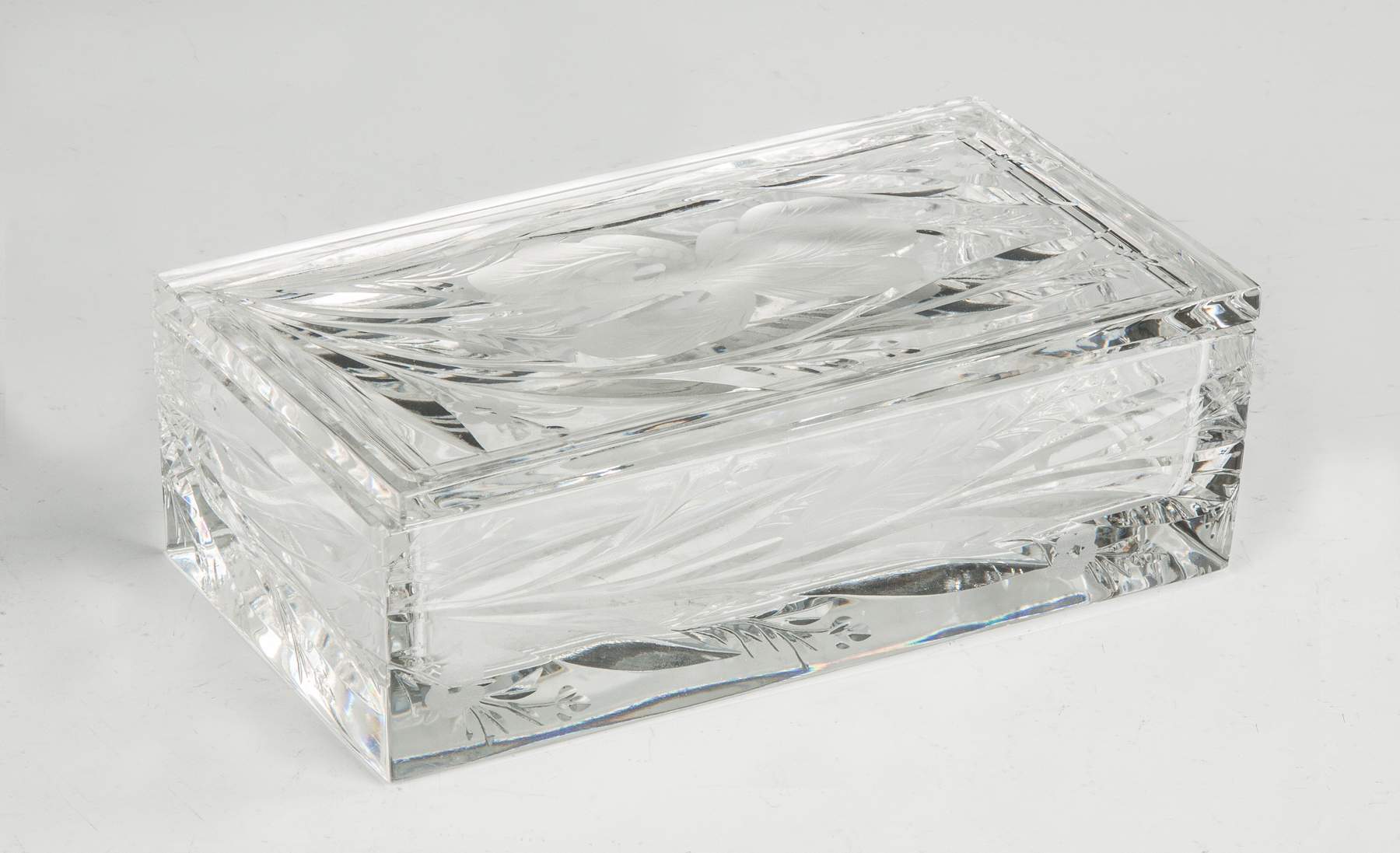 Hawkes Cut & Engraved Glass Covered Box with Iris | Cottone Auctions