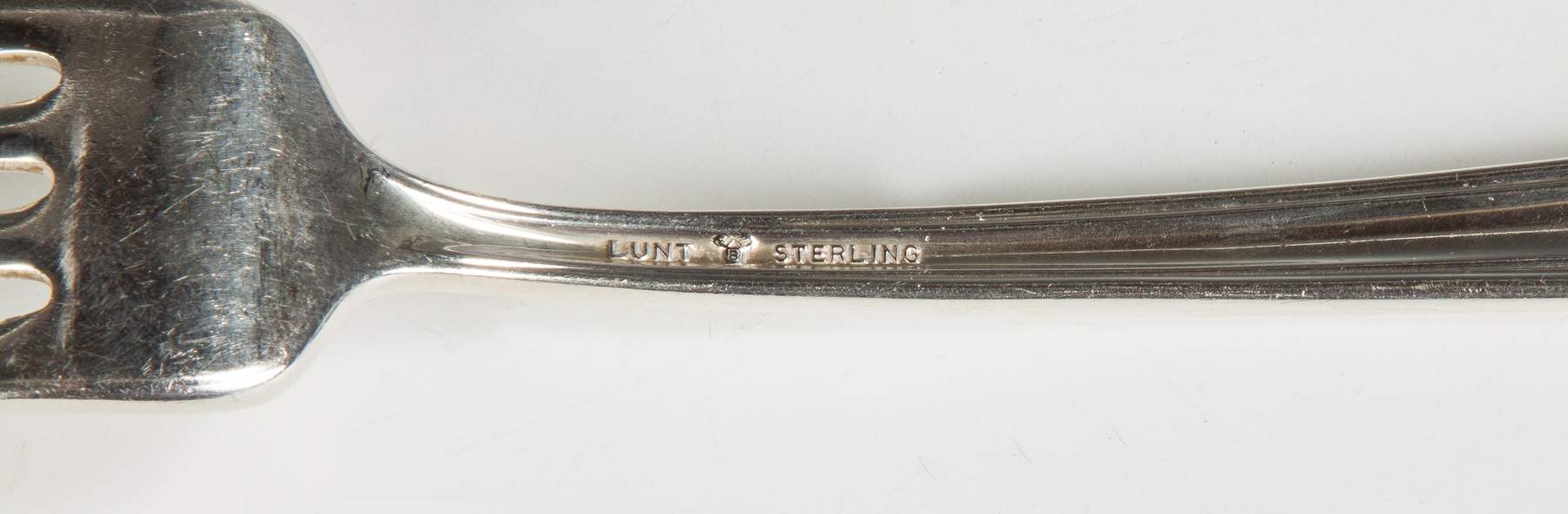 Lunt Sterling Silver Flatware - English Shell Pattern | Cottone Auctions
