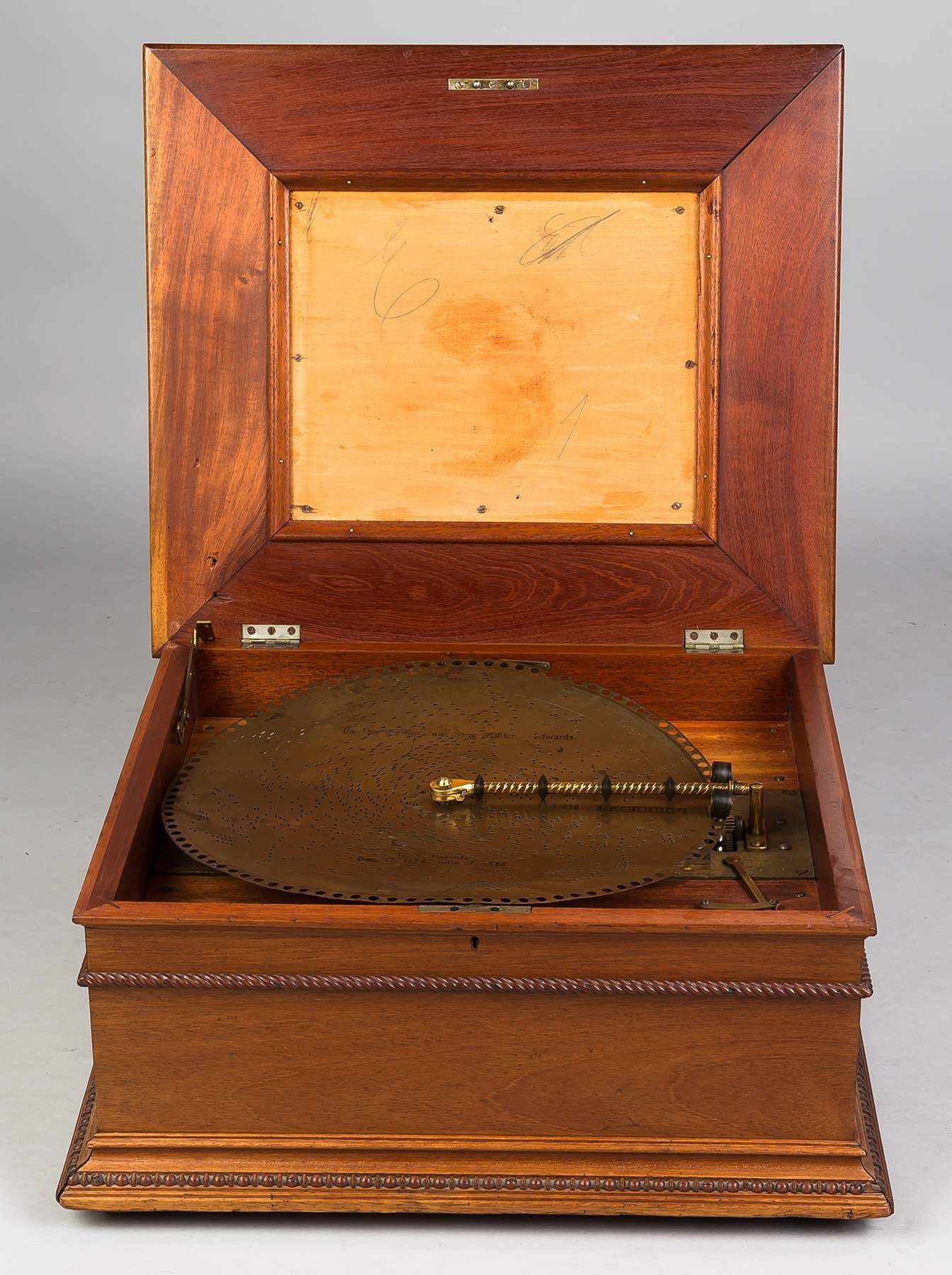 Regina Disk Music Box | Cottone Auctions