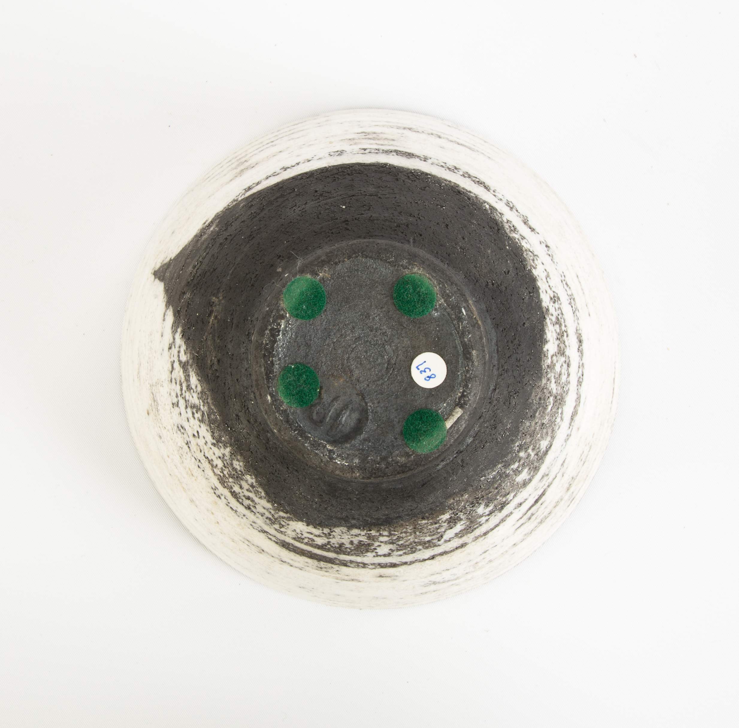 Richard Kjaergaard (Denmark, 1919-1999) White and Gray Bowl | Cottone ...