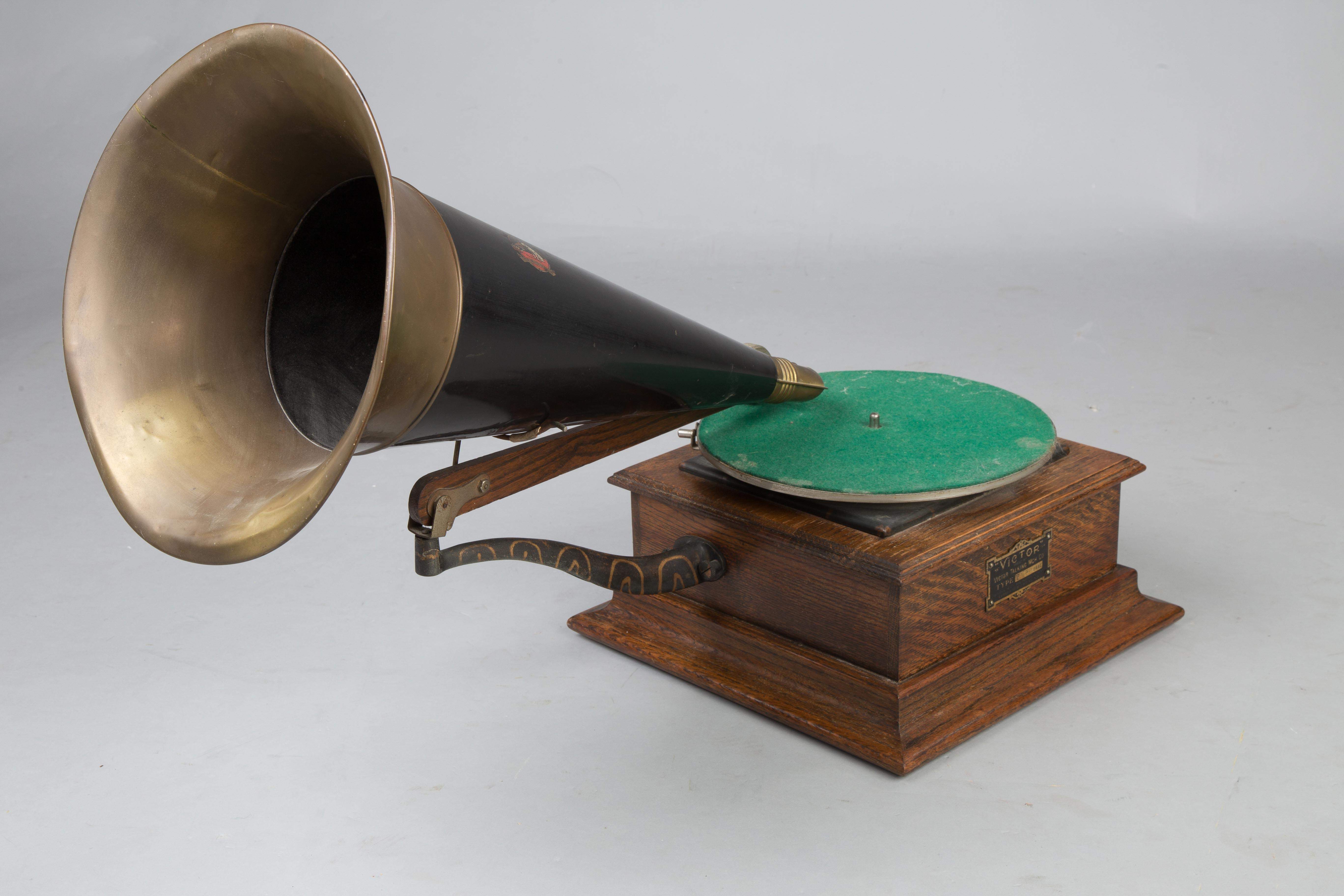 Victor Talking Machine | Cottone Auctions