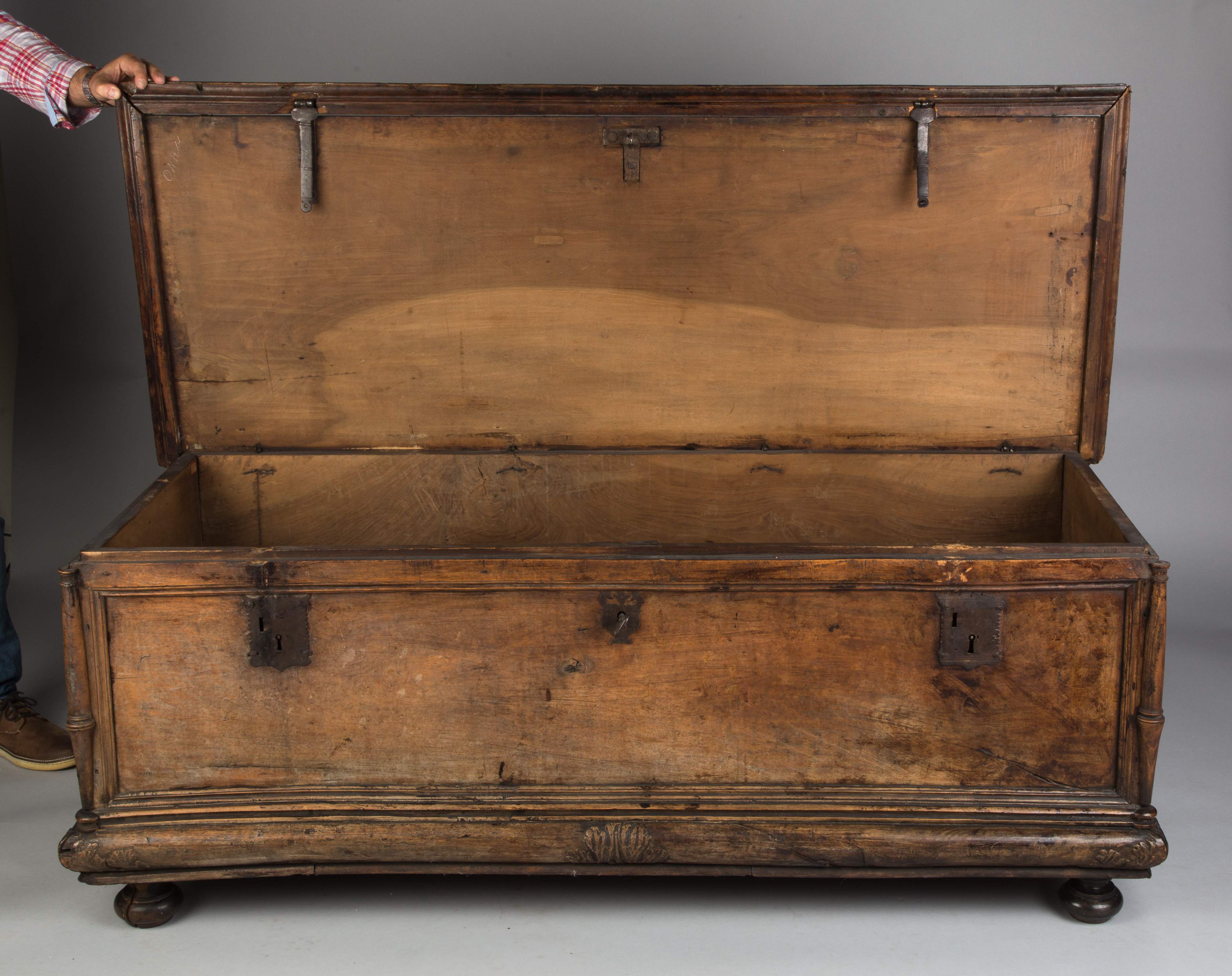 Italian Cassone | Cottone Auctions