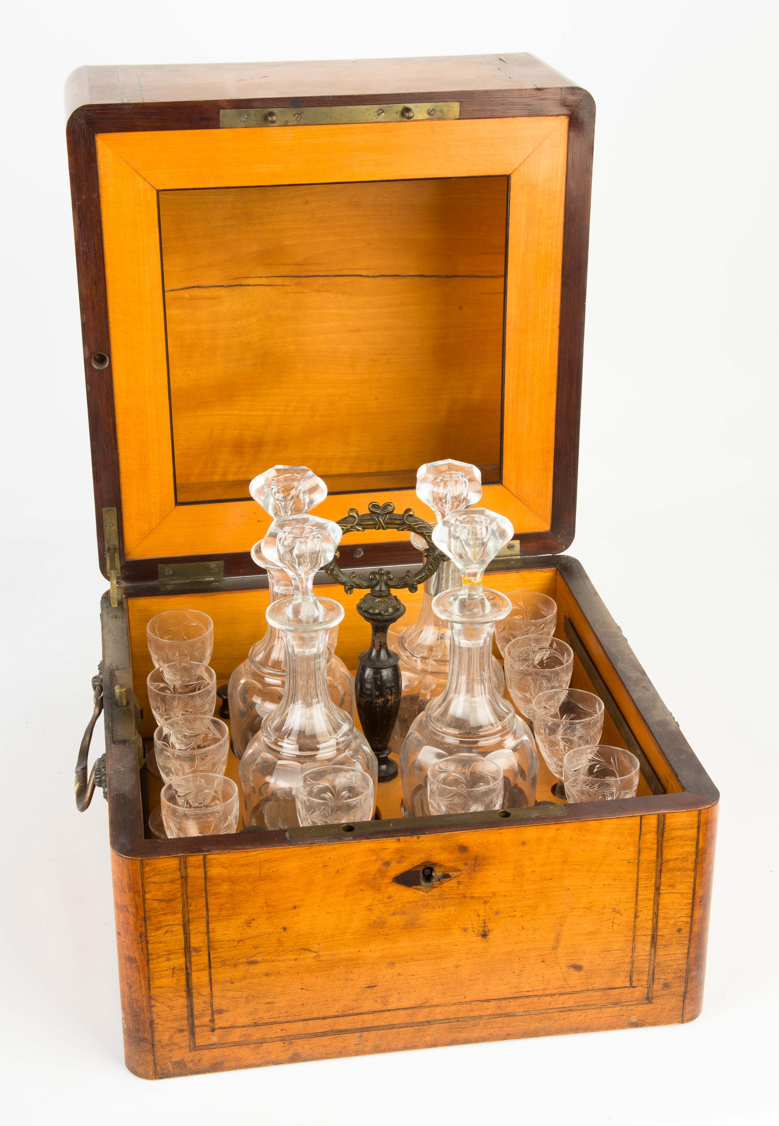 Liquor Set in Case | Cottone Auctions