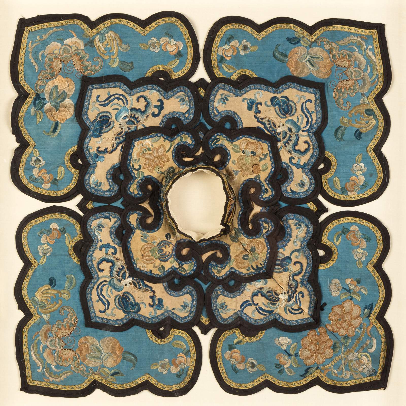 Japanese Silk Embroidered Collar | Cottone Auctions