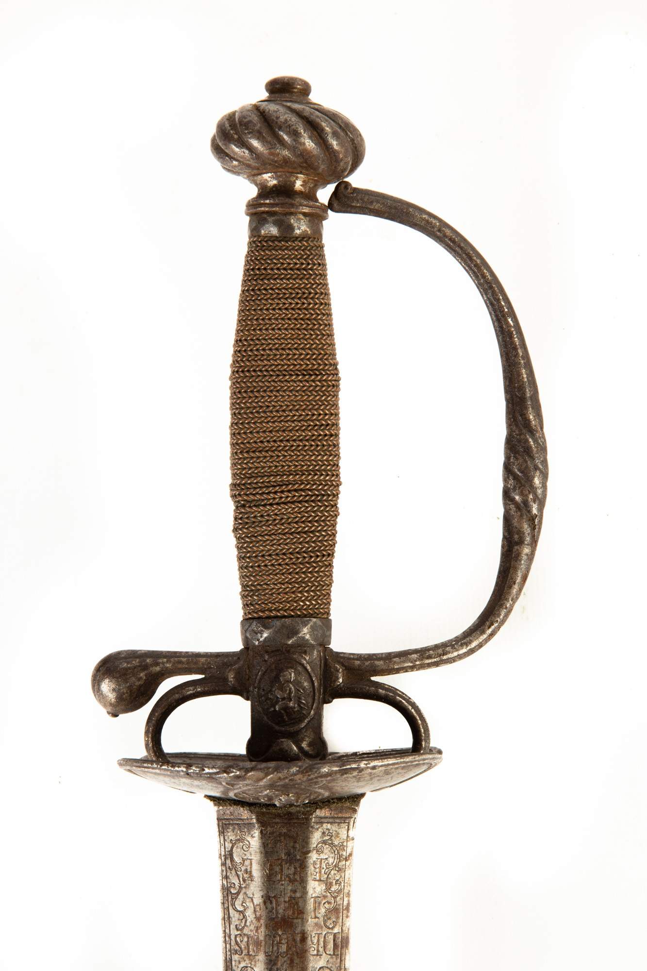 Queen's Dragoon Guard Dress Sword | Cottone Auctions