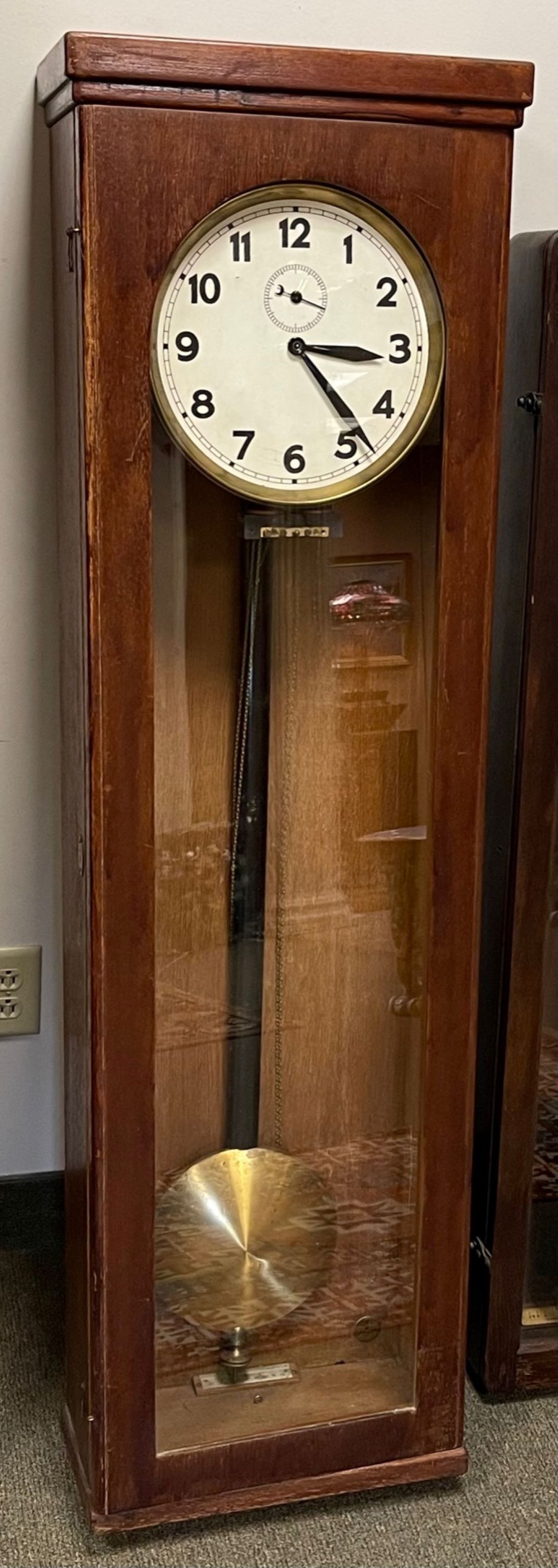 Electric Wall Clock | Cottone Auctions