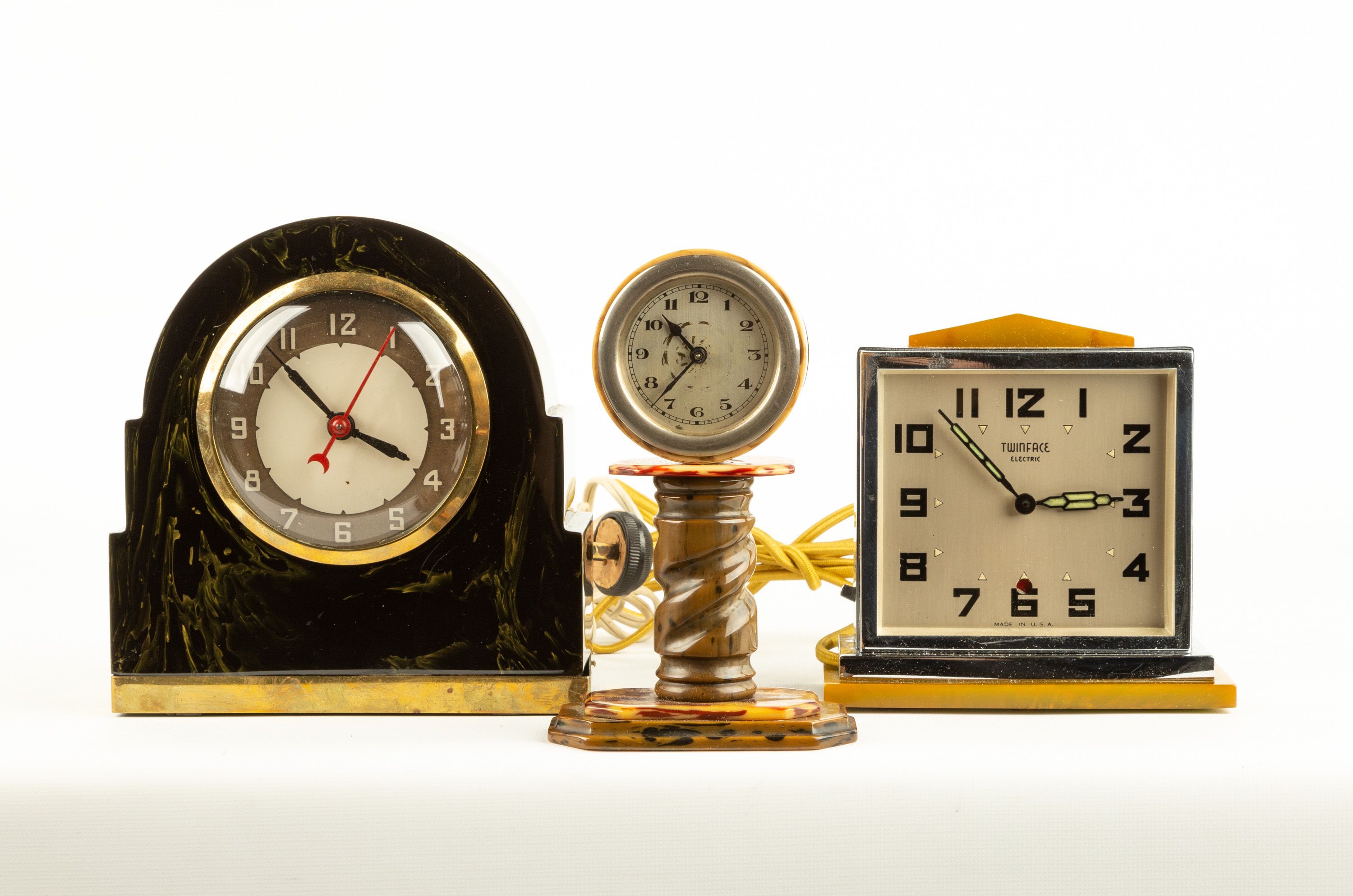 (3) Bakelite Desk Clocks | Cottone Auctions