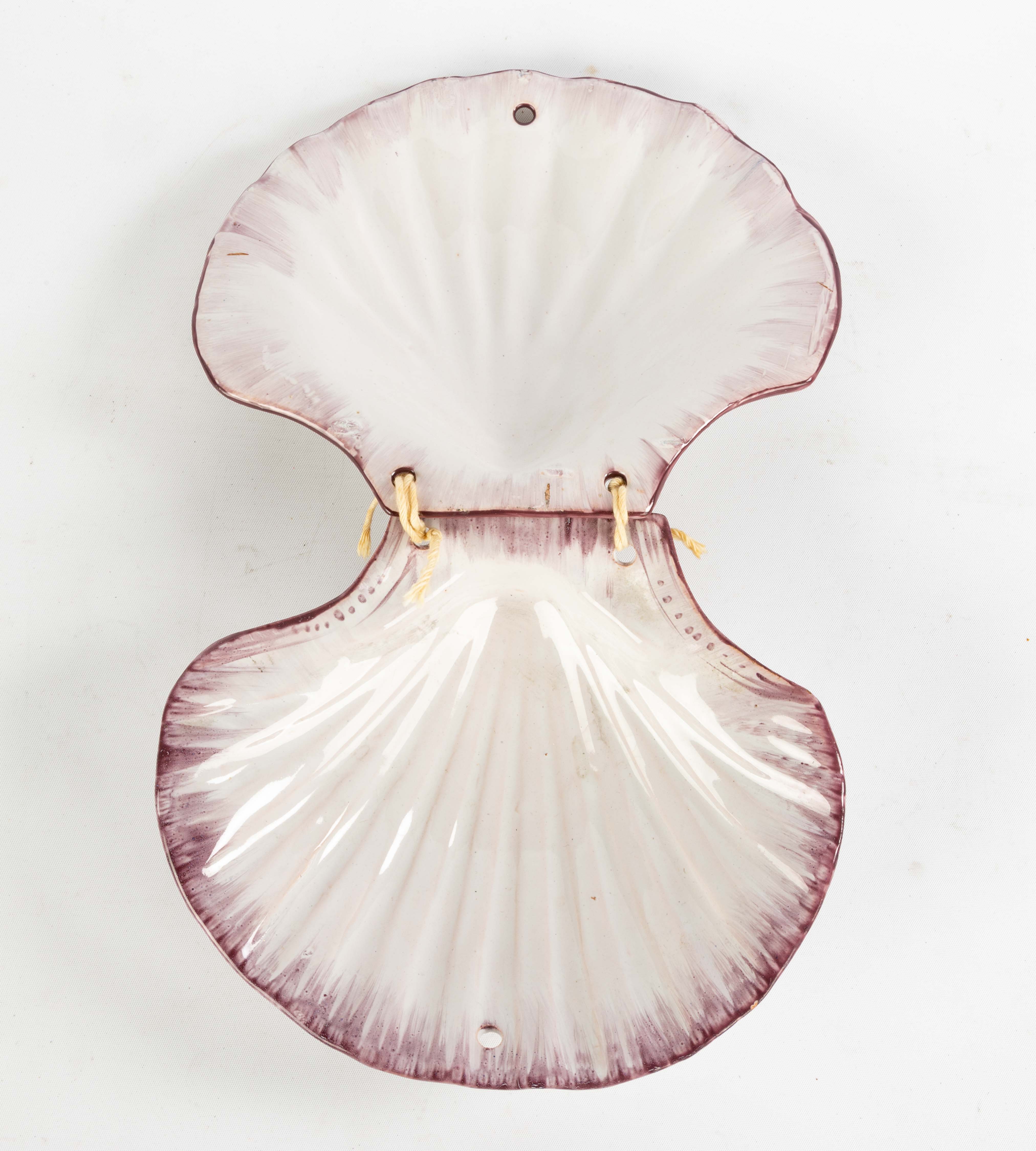 Hand Painted Delft Style Porcelain Clam Shell Box | Cottone Auctions