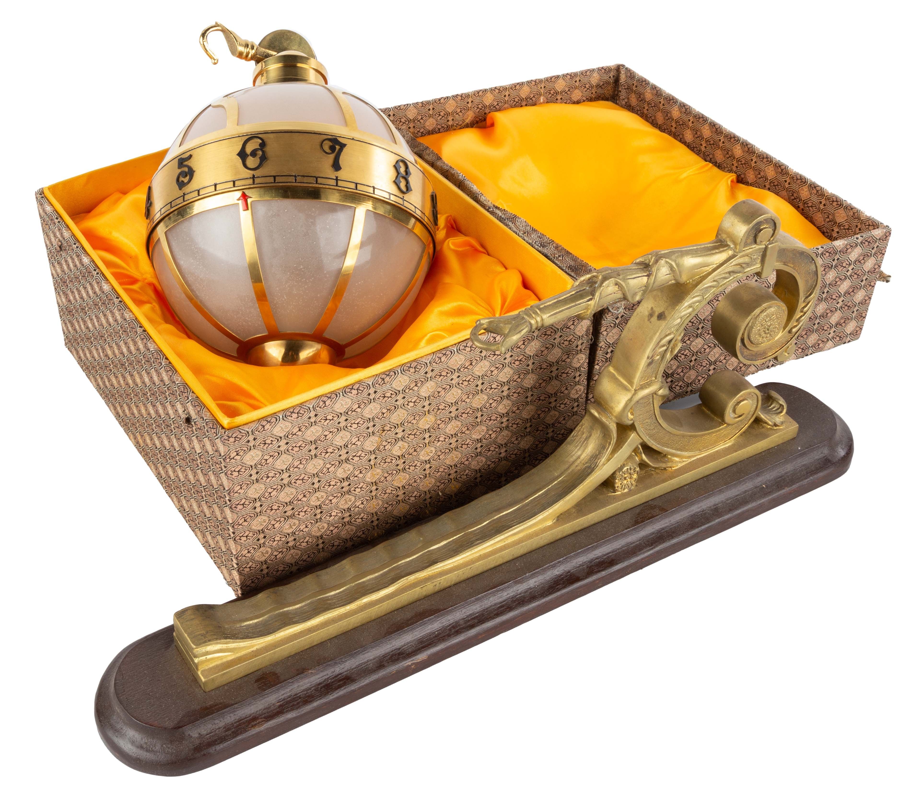 Rotating Ball Clock with Hanger | Cottone Auctions