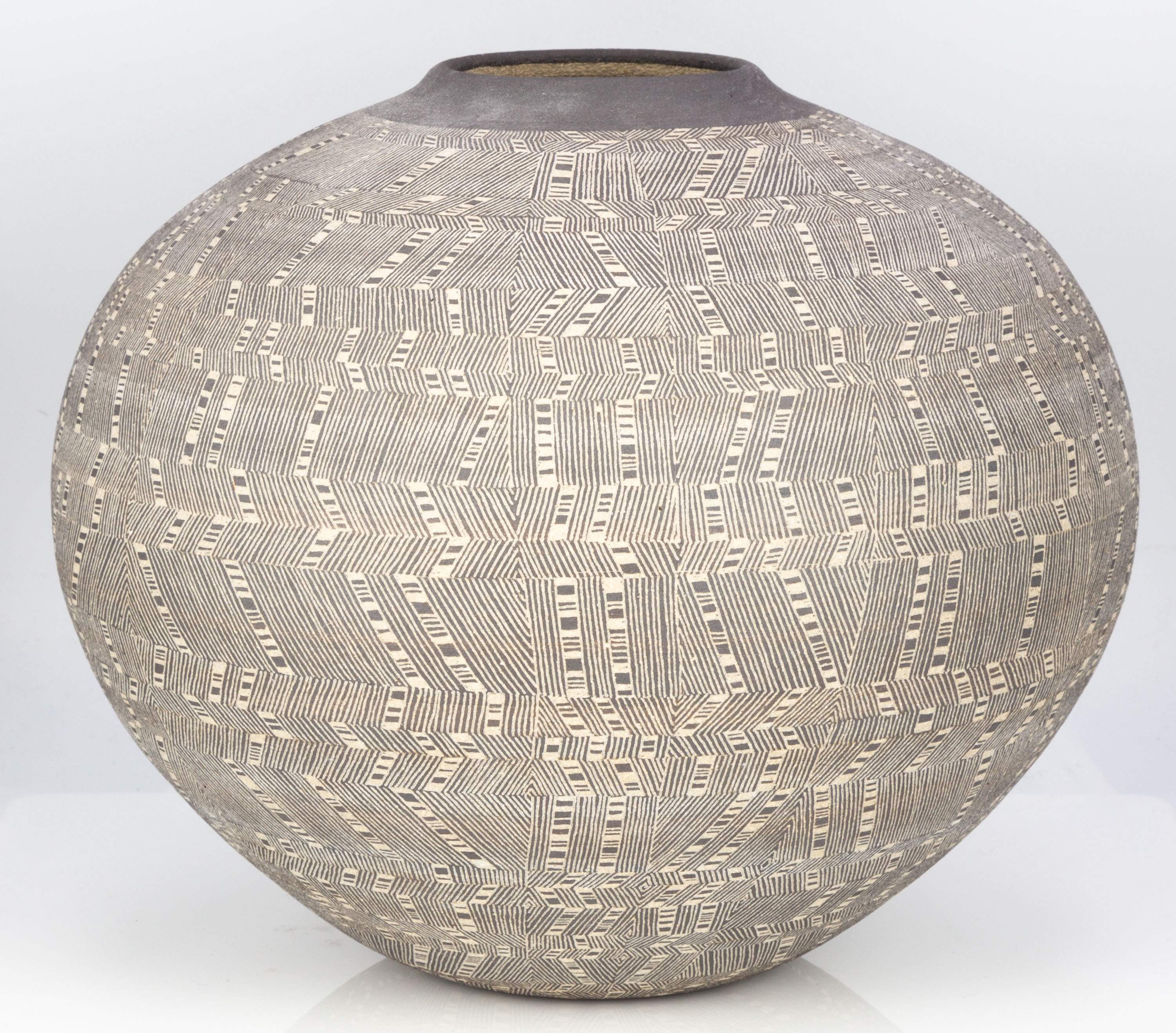 Diana Goudy Scraffito Pot | Cottone Auctions