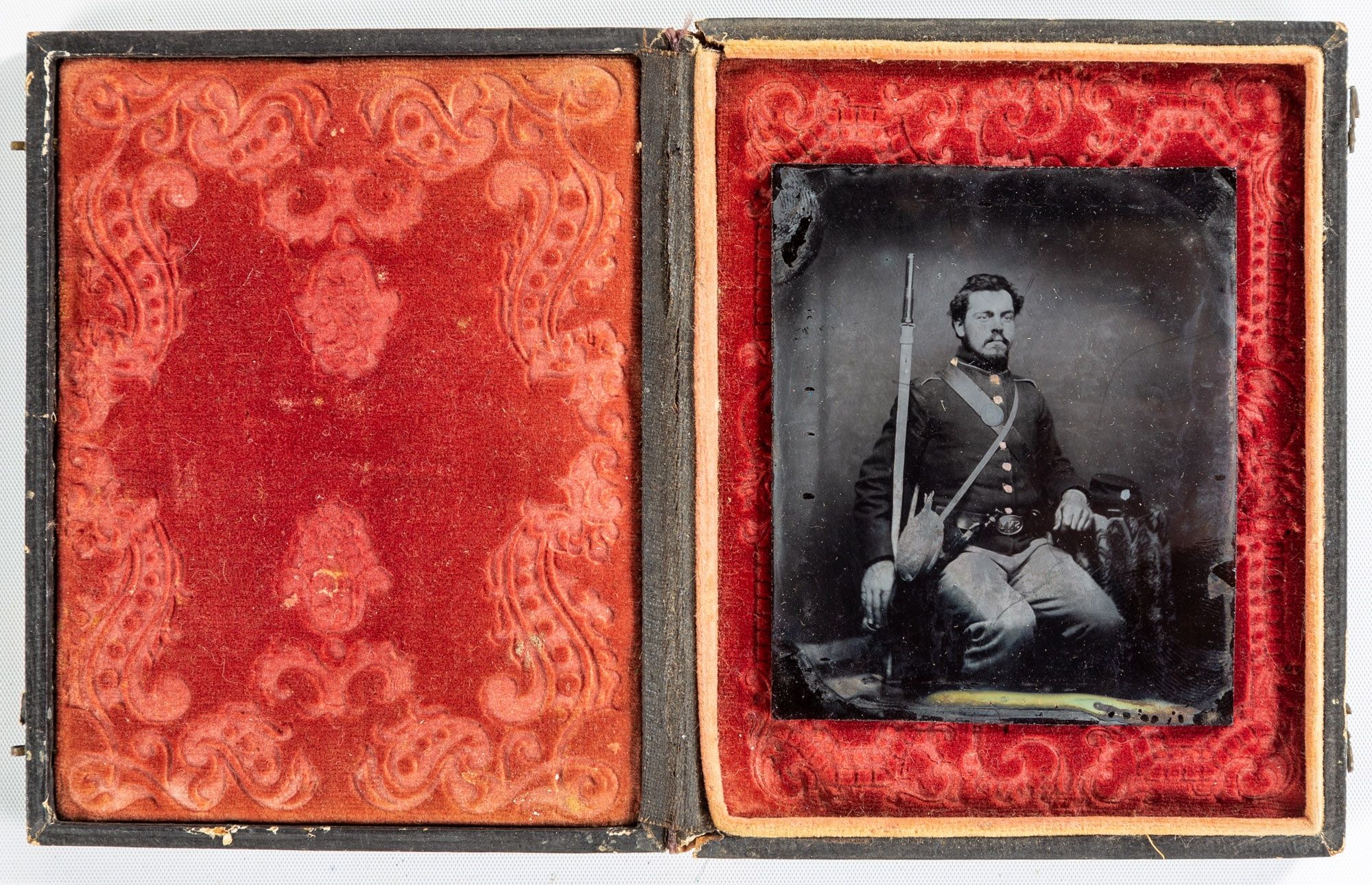 Ambrotype of a Union Soldier | Cottone Auctions