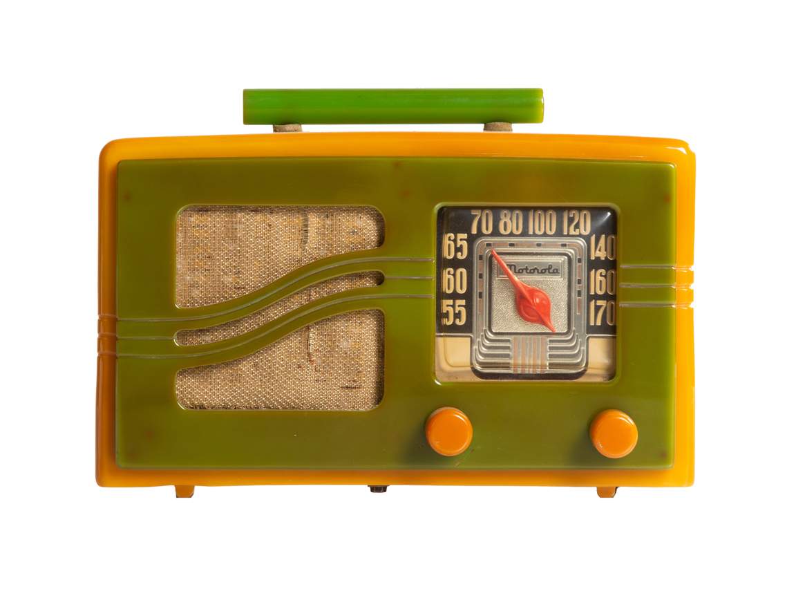 Motorola Aero-Vane 51x16 Bakelite Radio | Cottone Auctions