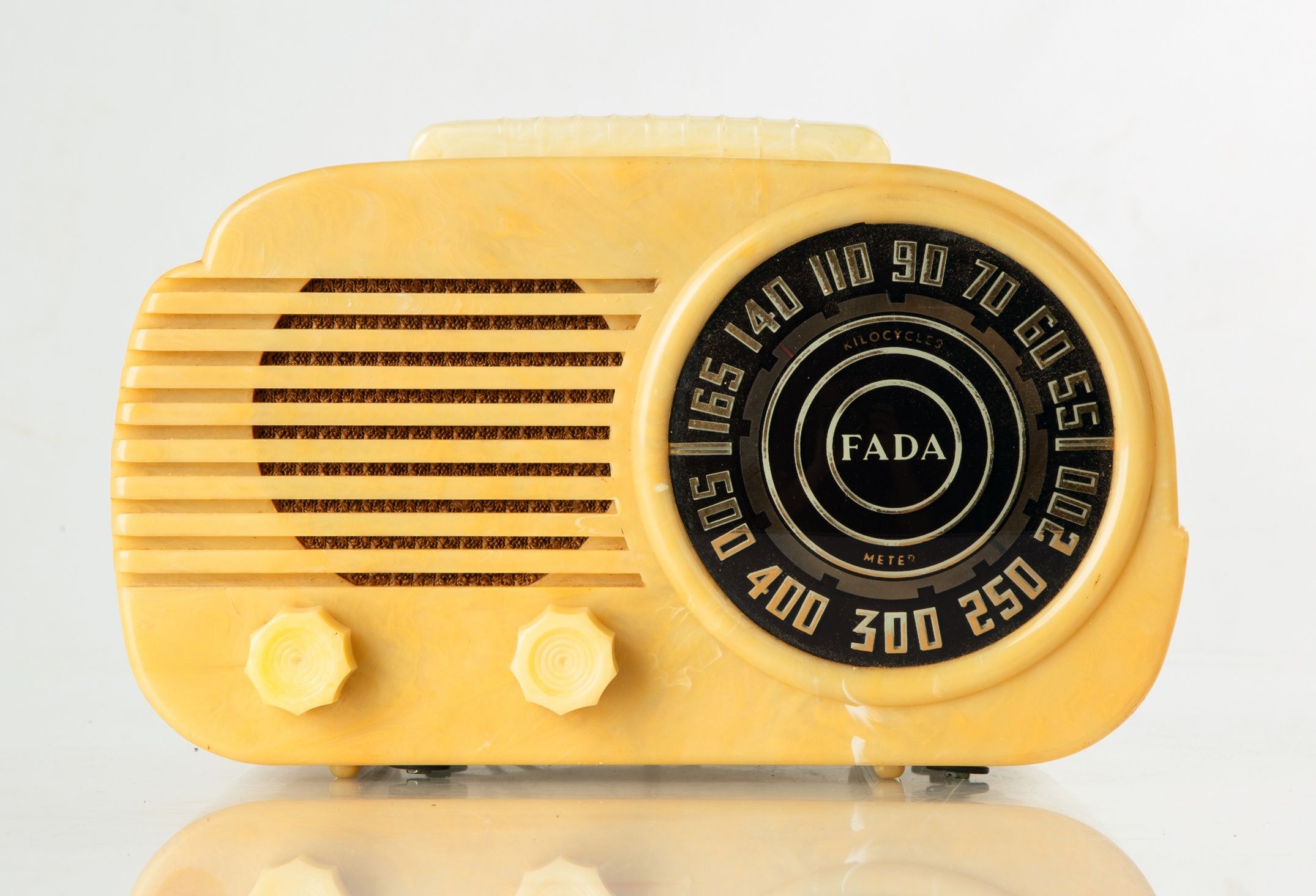 Vintage Fada Model 845 "Cloud" Bakelite Radio | Cottone Auctions