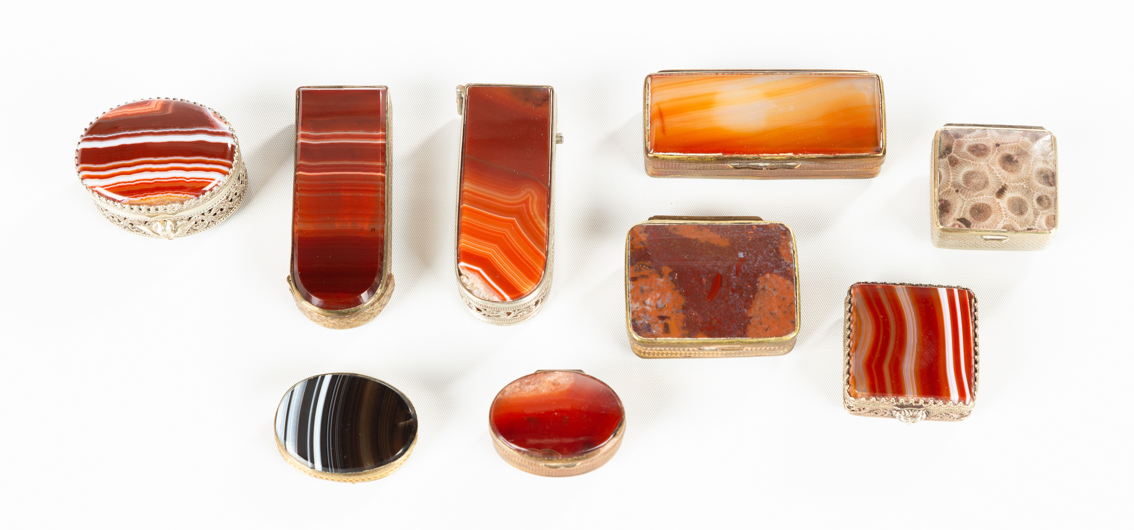 Banded Agate & Hardstone Pill / Snuff Boxes | Cottone Auctions