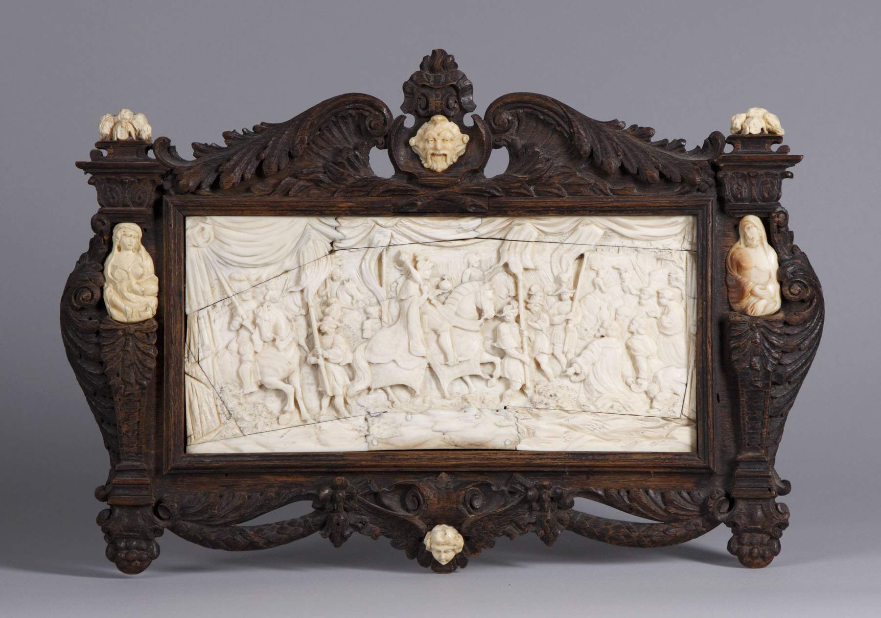 Ivory Plaque "The Crusade" in Carved Frame | Cottone Auctions