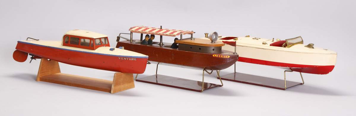Group of Tin Wind-Up Boats | Cottone Auctions
