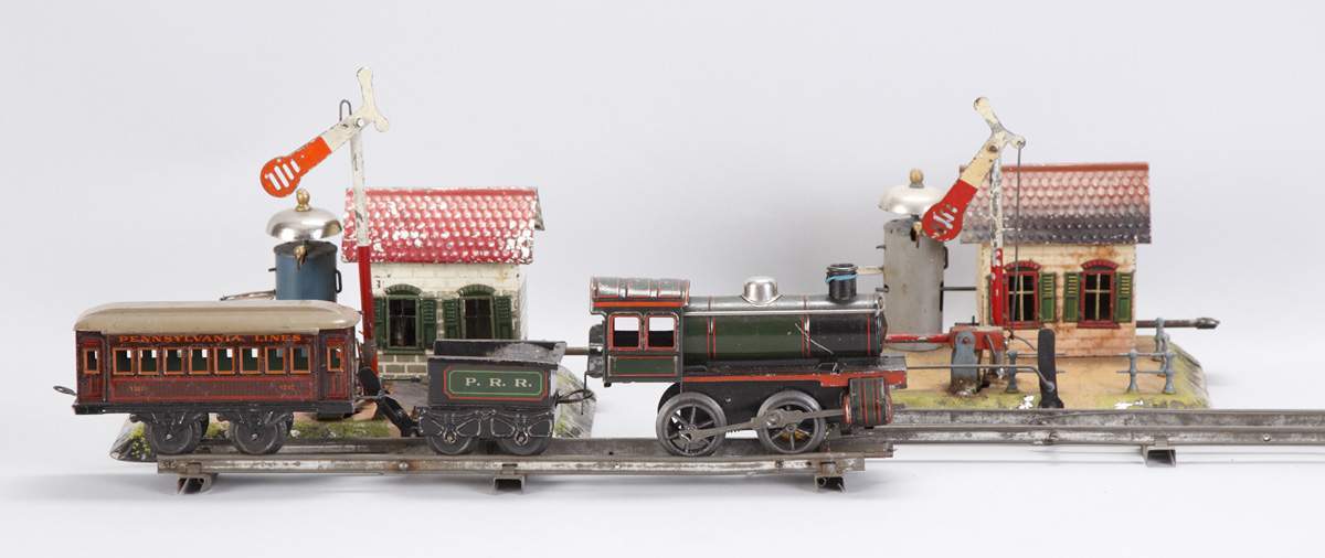 German KBN Hand Painted Tin Clock Work Train & 2 Clock Work Stations ...