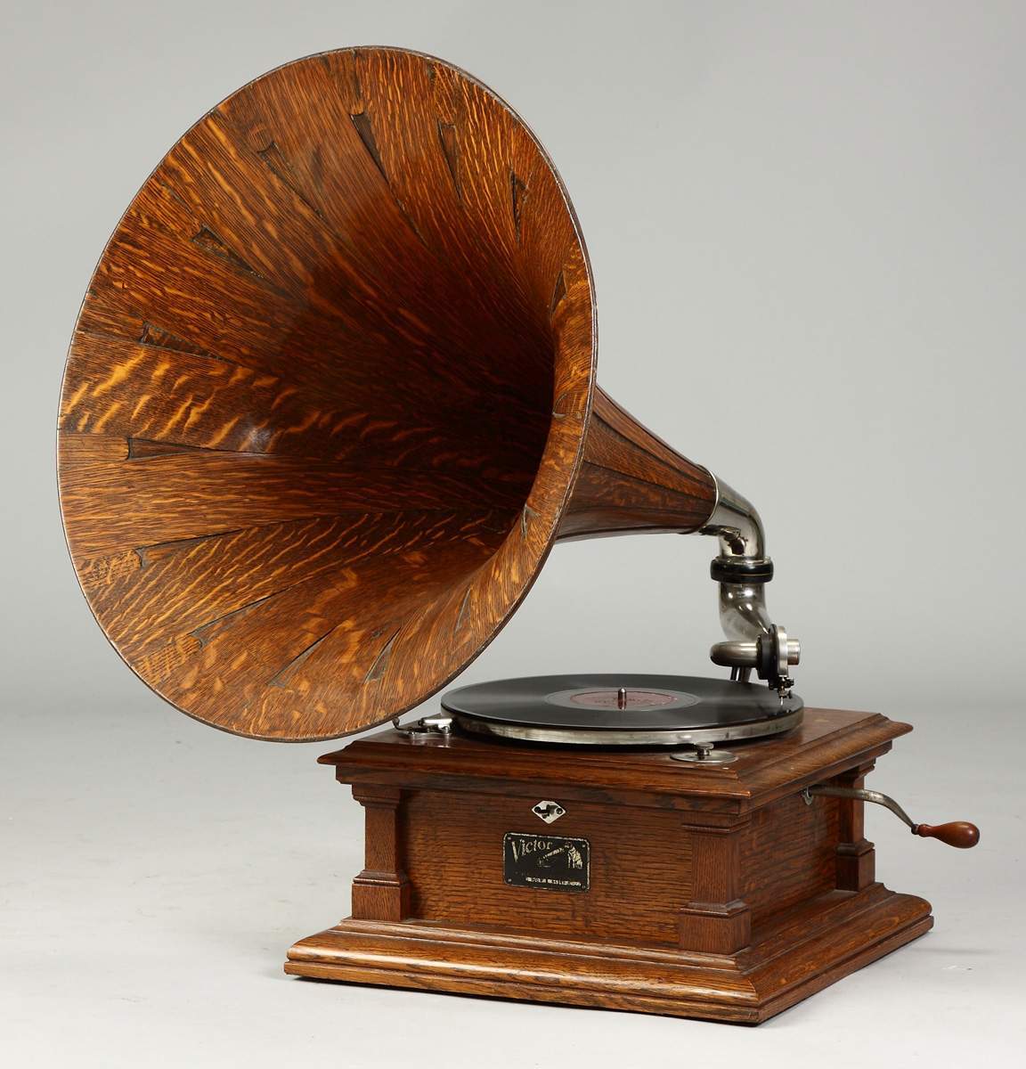 Victor 'V' | Cottone Auctions