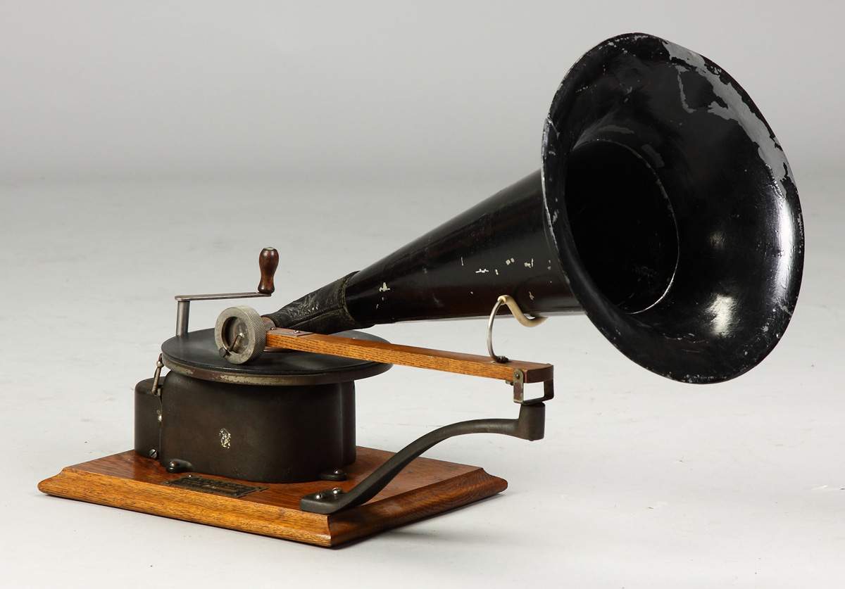 Victor 'A' Talking Machine | Cottone Auctions