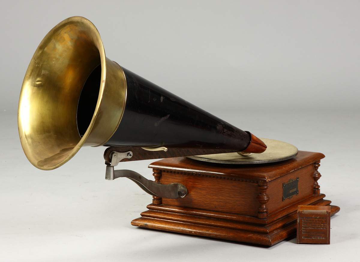 Victor Monarch | Cottone Auctions