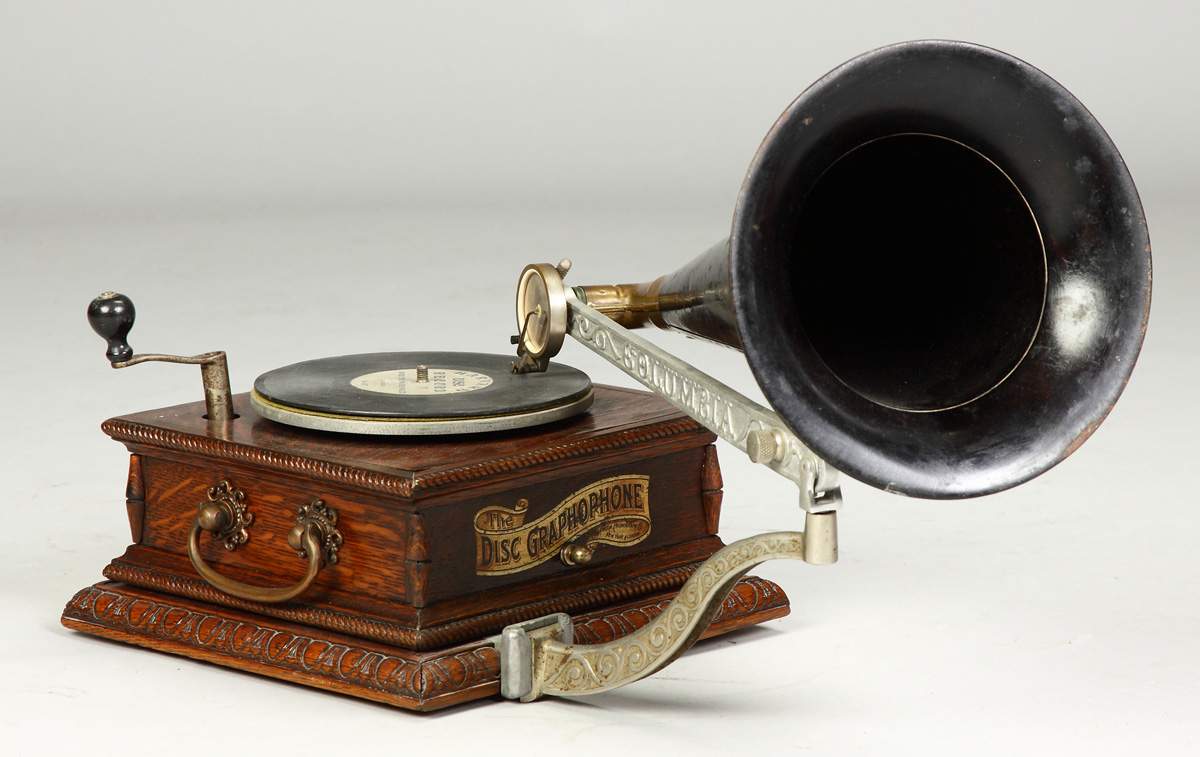 The Disc Graphophone Type 'AJ' | Cottone Auctions