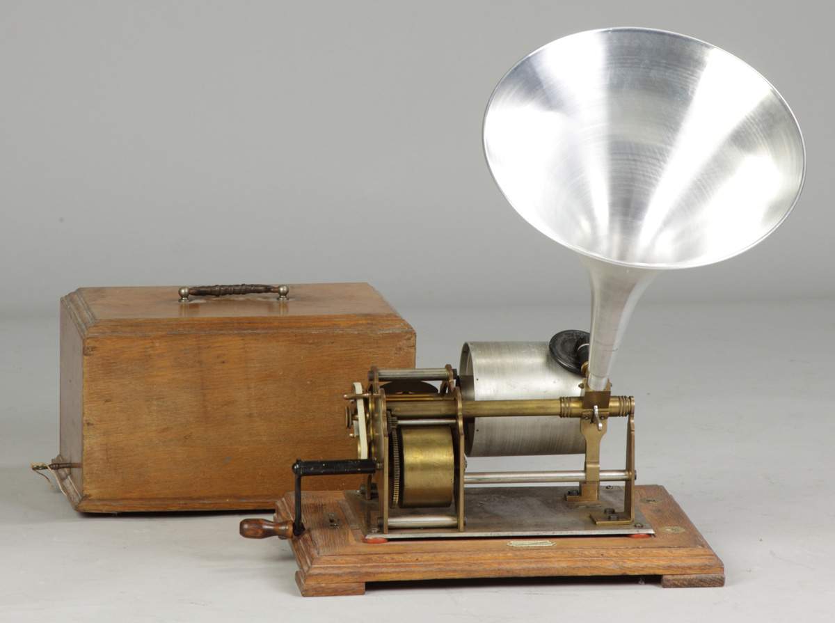 Ideal Phonograph | Cottone Auctions