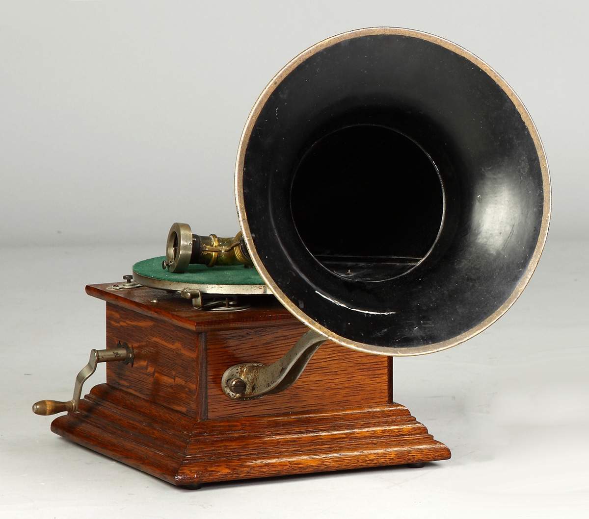 Berliner's Gram-O-Phone Type 'F' | Cottone Auctions