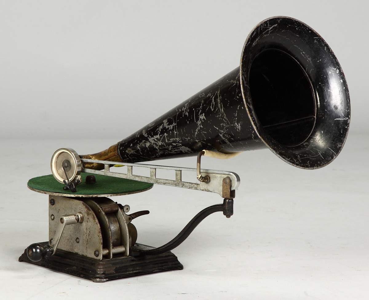 Standard Talking Machine Co. Type 'AA' | Cottone Auctions