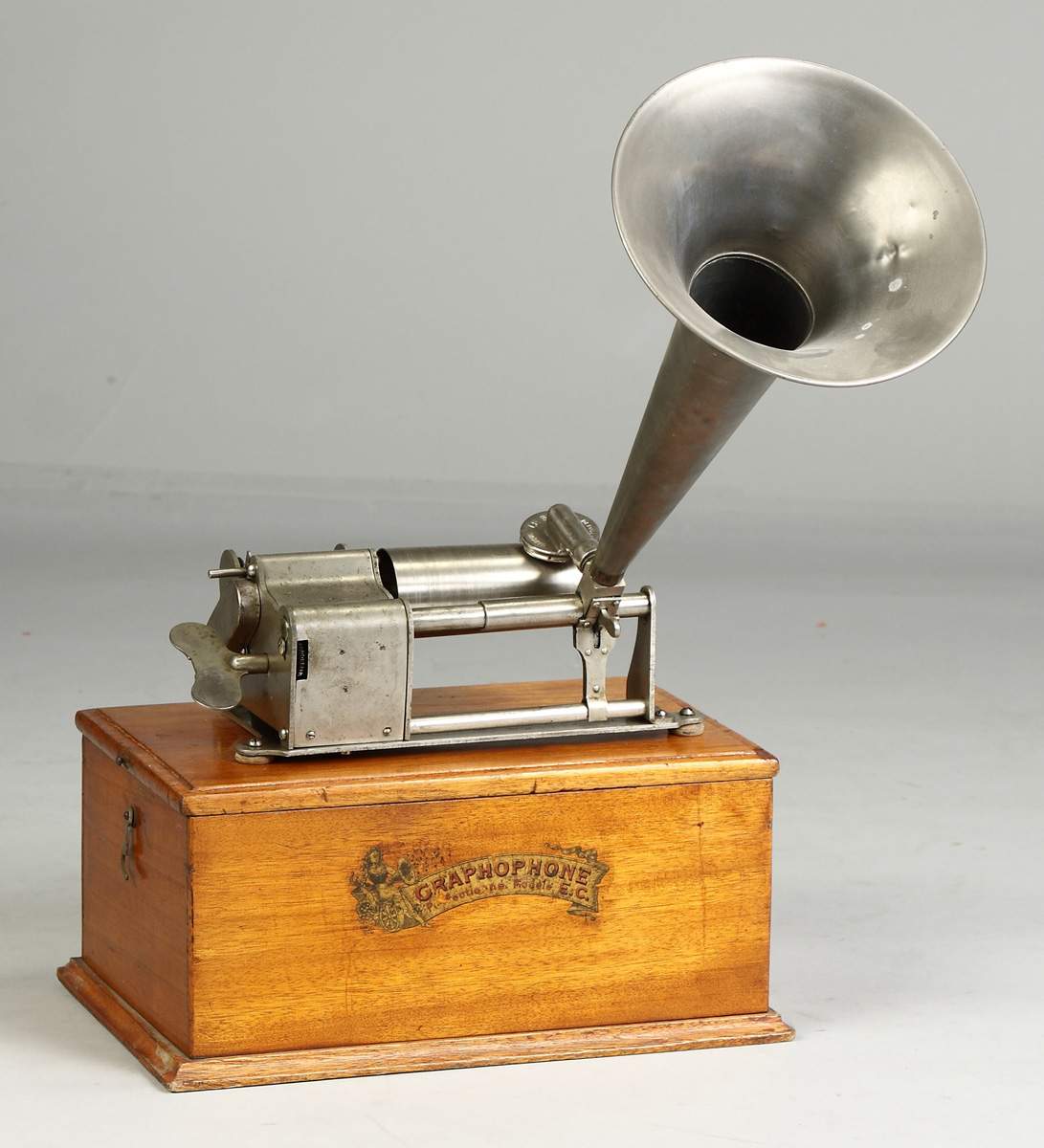 "Perfectionned Graphophone" | Cottone Auctions