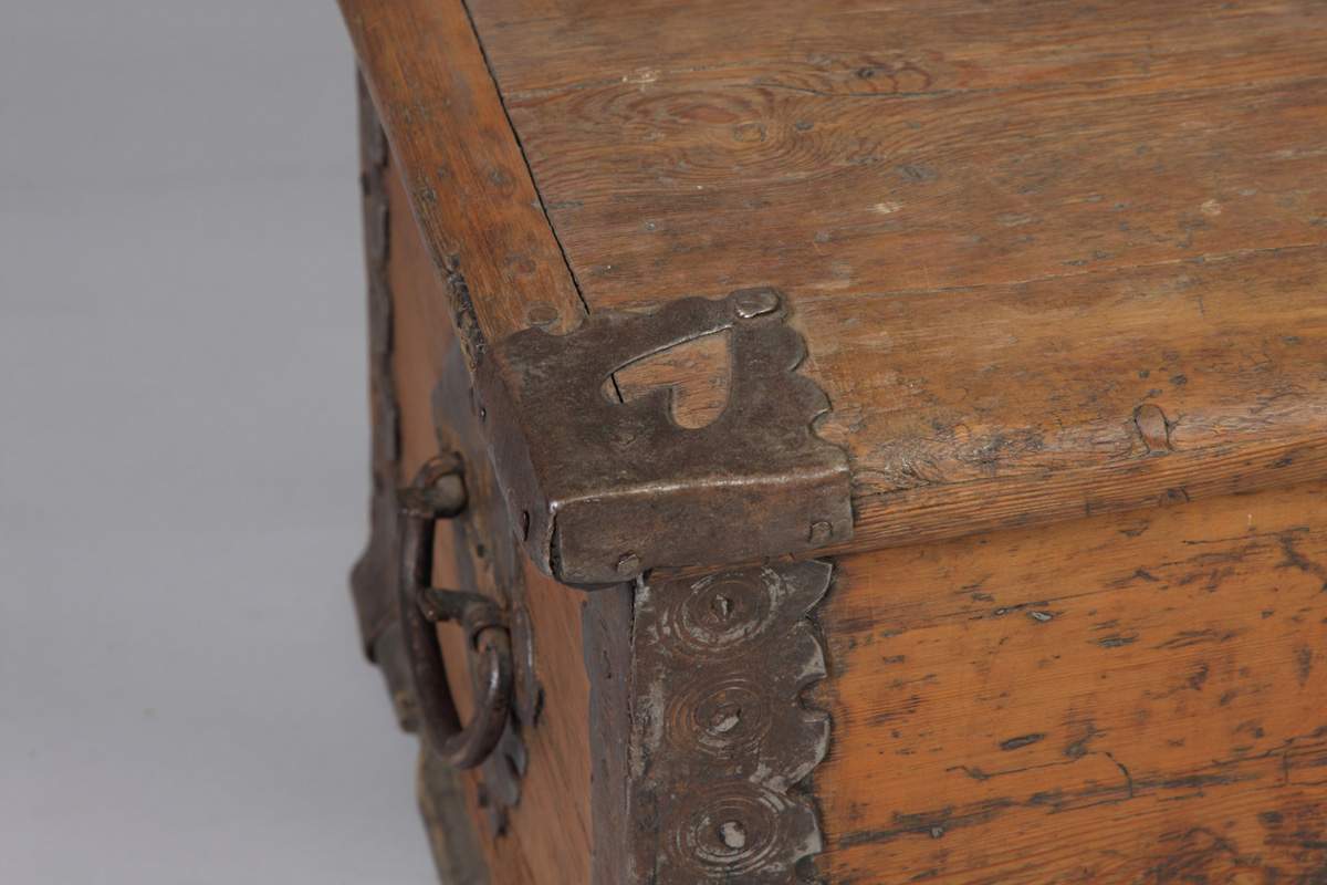 Conestoga Trunk | Cottone Auctions