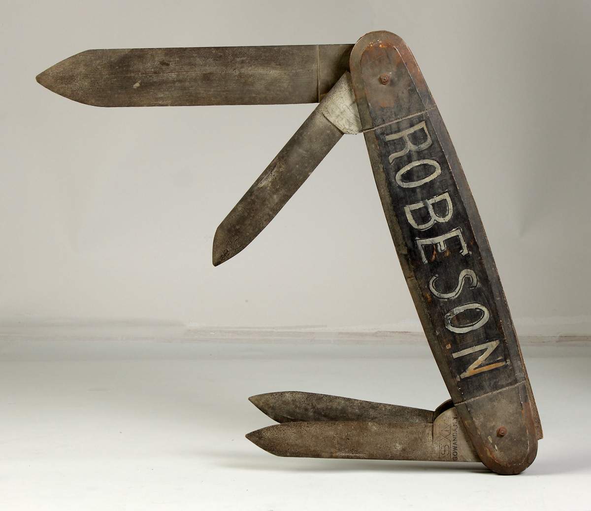 New York Cutlery Co. Wood Pocket Knife Advertising Sign | Cottone Auctions