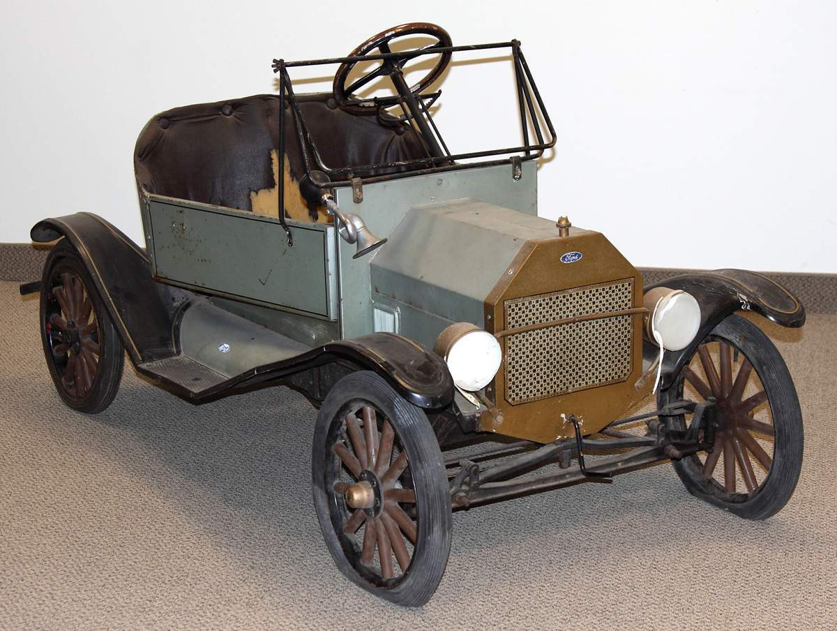 Ford Custom Parade Car | Cottone Auctions