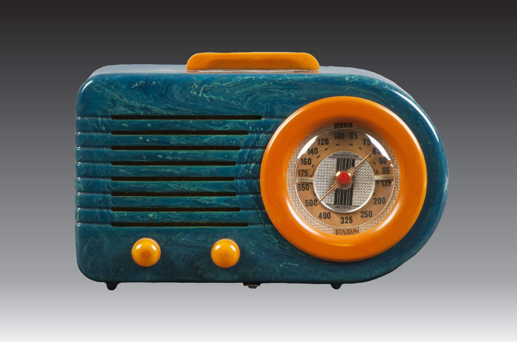 Rare Fada Blue Bullet Bakelite Radio Model 1000 | Cottone Auctions