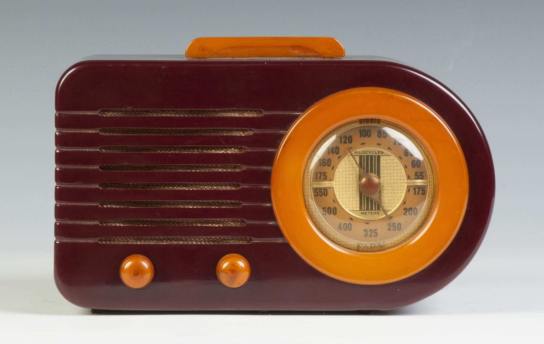 Fada Bullet Radio, Model 1000 | Cottone Auctions