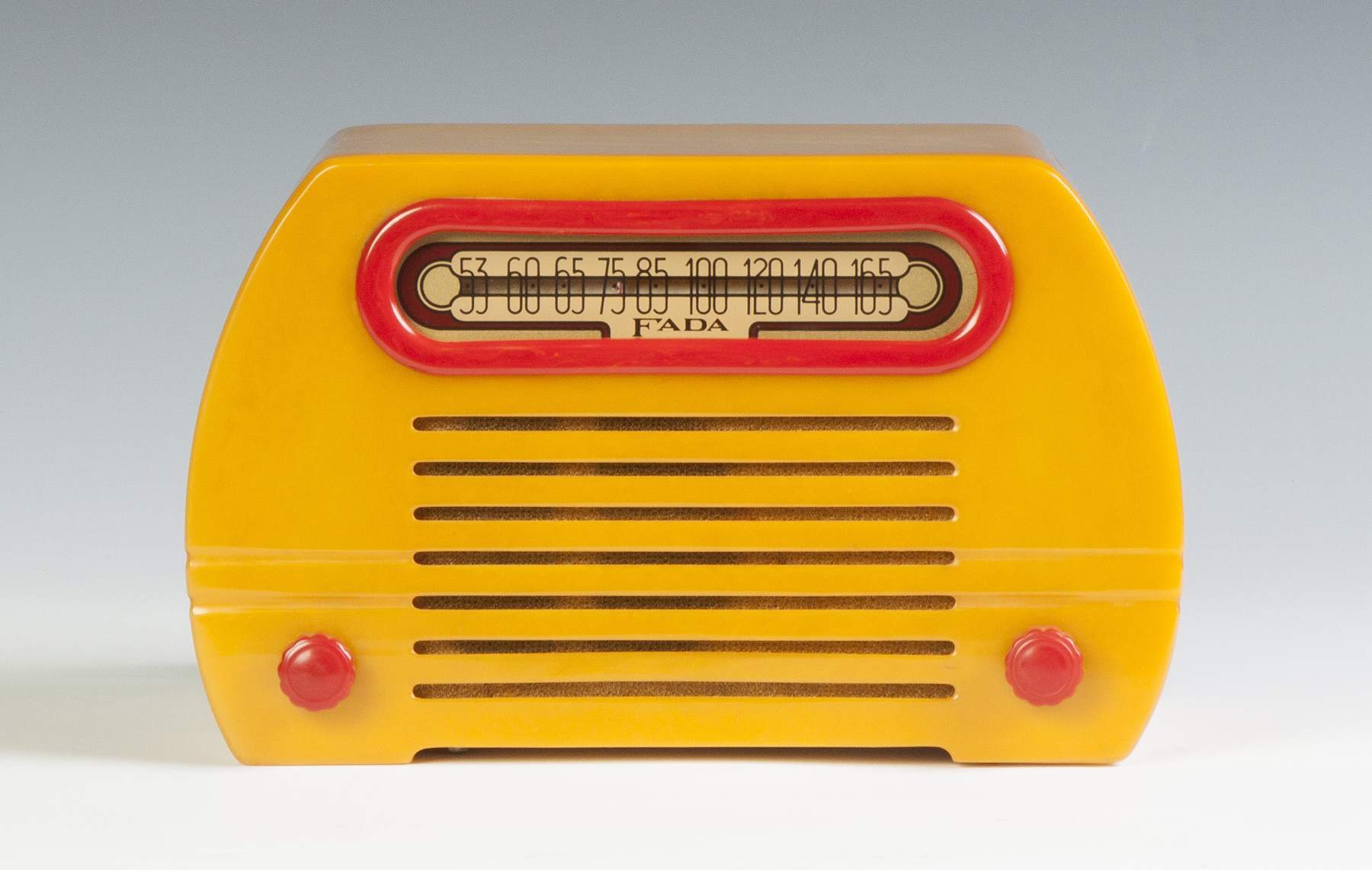 Fada Model 652 Bakelite Radio | Cottone Auctions